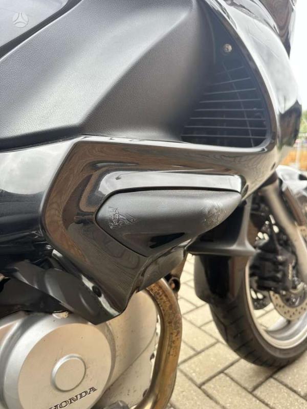 Black Honda NT 2011 in Vilkaviskis, with an engine capacity of 0.68 L and mileage of 33 thousand km for 3500 €, photo 7 on AUTOMOTO.COM.LV