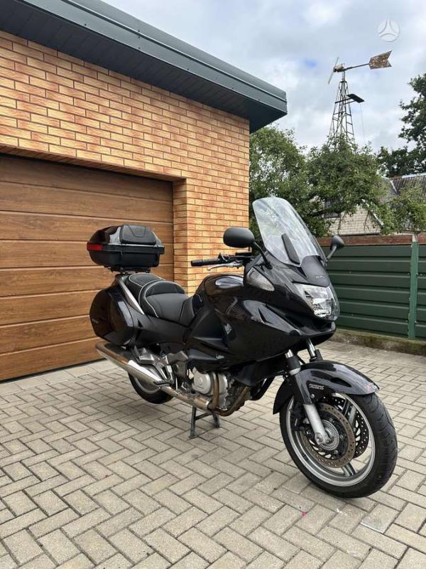 Black Honda NT 2011 in Vilkaviskis, with an engine capacity of 0.68 L and mileage of 33 thousand km for 3500 €, photo 10 on AUTOMOTO.COM.LV