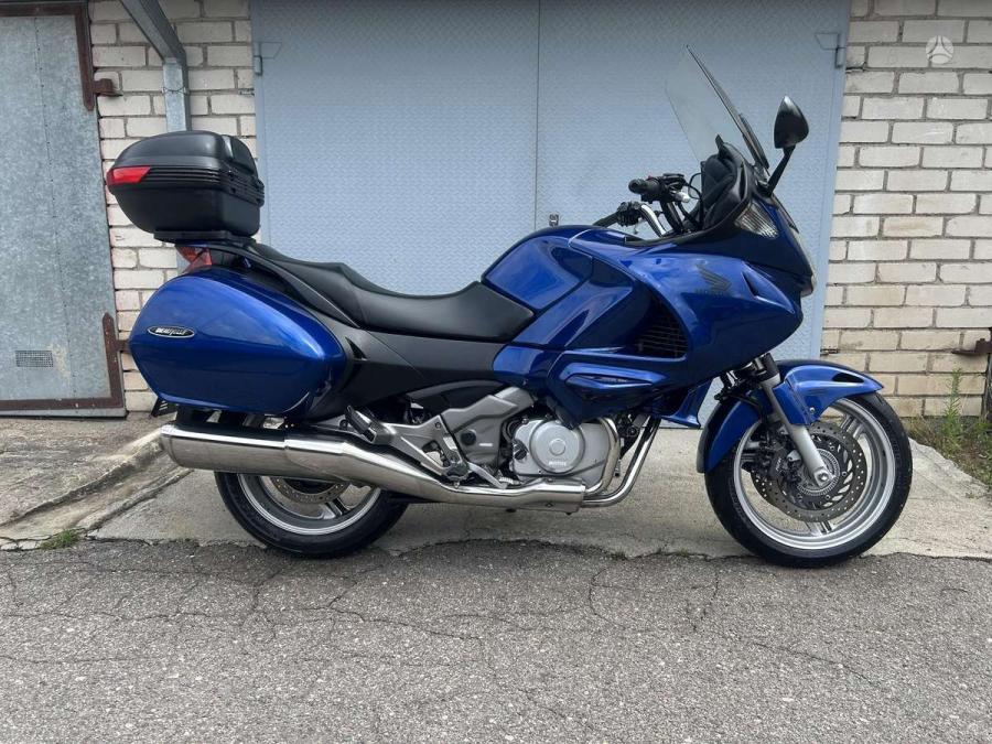 Blue Honda NT 2007 in Birstonas, with an engine capacity of 0.70 L and mileage of 43 thousand km for 3699 €, photo 4 on AUTOMOTO.COM.LV