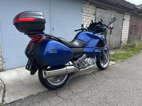 Blue Honda NT 2007 in Birstonas, with an engine capacity of 0.70 L and mileage of 43 thousand km for 3699 €, photo 5 on AUTOMOTO.COM.LV