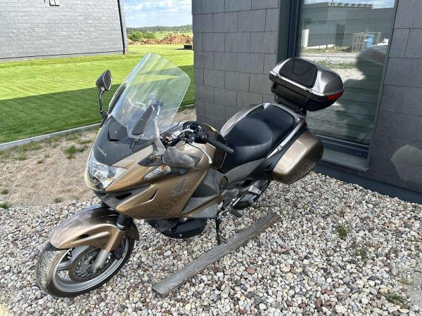 Brown Honda NT 2008 in Vilnius, with an engine capacity of 0.68 L and mileage of 67 thousand km for 2950 €, photo 1 on AUTOMOTO.COM.LV
