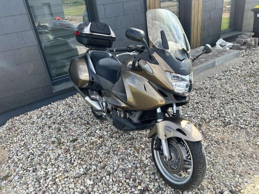 Brown Honda NT 2008 in Vilnius, with an engine capacity of 0.68 L and mileage of 67 thousand km for 2950 €, photo 4 on AUTOMOTO.COM.LV