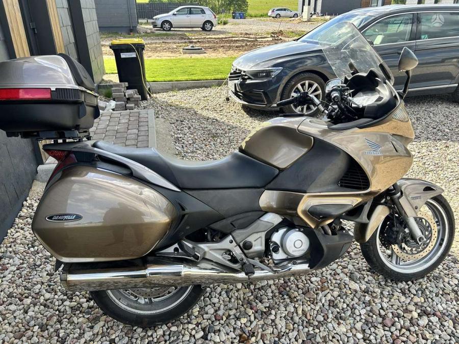 Brown Honda NT 2008 in Vilnius, with an engine capacity of 0.68 L and mileage of 67 thousand km for 2950 €, photo 5 on AUTOMOTO.COM.LV