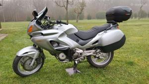 Pelēks Honda NT 2002 Panevēža, ar dzinēja tilpumu 0.65 L un nobraukumu 34 tūkst. km par 2300 €, foto 3 vietnē AUTOMOTO.COM.LV