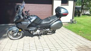 Pelēks Honda NT 2006 Utena, ar dzinēja tilpumu 0.70 L un nobraukumu 75 tūkst. km par 2200 €, foto  vietnē AUTOMOTO.COM.LV