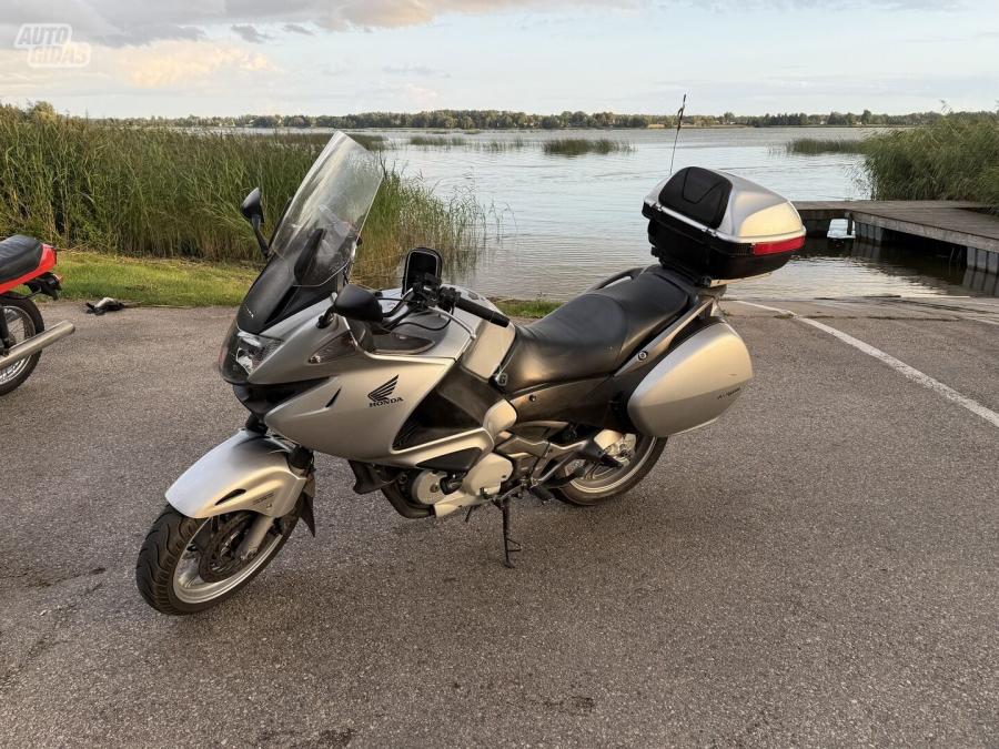 Pelēks Honda NT 2010 Vilkaviškis, ar dzinēja tilpumu 0.70 L un nobraukumu 55 tūkst. km par 2550 €, foto 4 vietnē AUTOMOTO.COM.LV