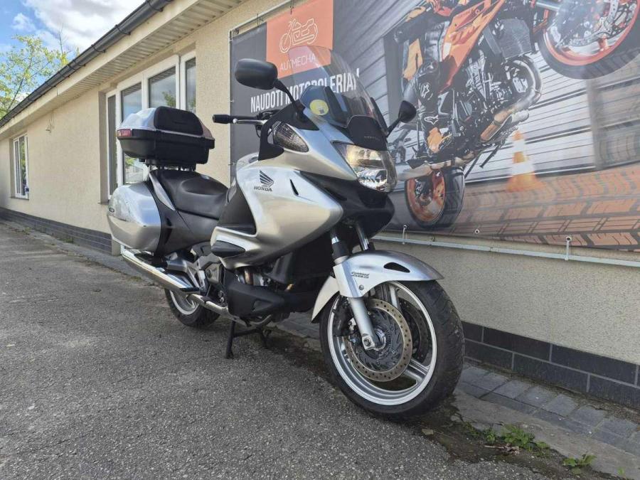 Grey Honda NT 2014 in Panevezys, with an engine capacity of 0.70 L and mileage of 21 thousand km for 4200 €, photo 1 on AUTOMOTO.COM.LV