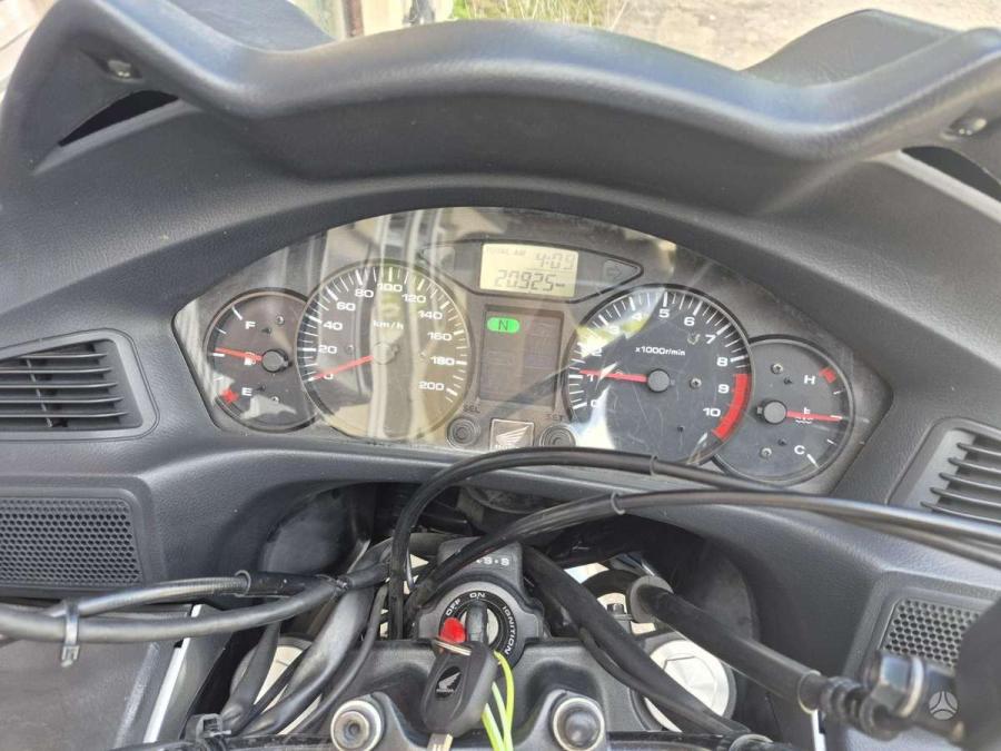 Grey Honda NT 2014 in Panevezys, with an engine capacity of 0.70 L and mileage of 21 thousand km for 4200 €, photo 7 on AUTOMOTO.COM.LV