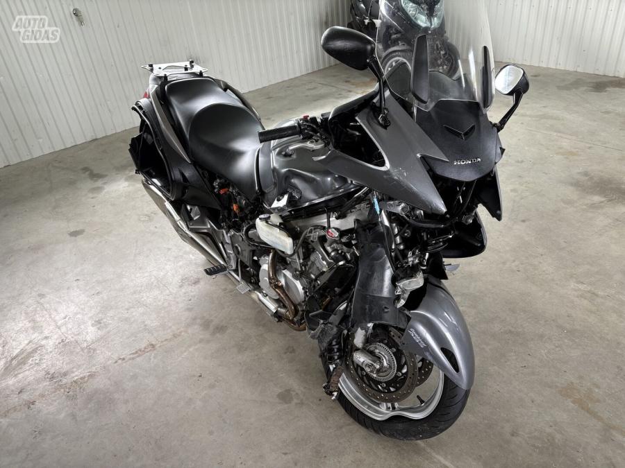 Honda NT 2006 in Kelme, with an engine capacity of 0.70 L and mileage of 42 thousand km for 615 €, photo 1 on AUTOMOTO.COM.LV