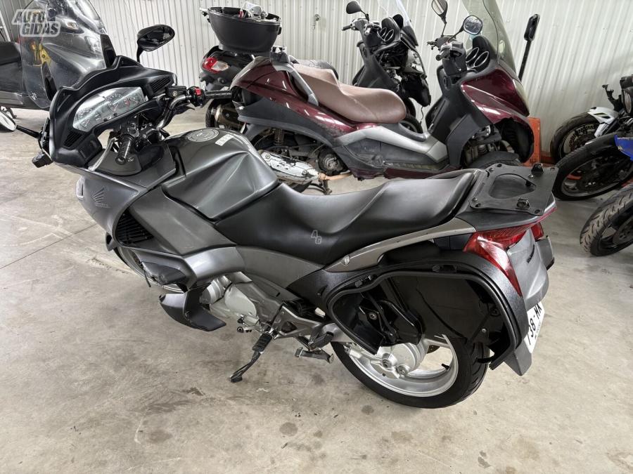 Honda NT 2006 in Kelme, with an engine capacity of 0.70 L and mileage of 42 thousand km for 615 €, photo 5 on AUTOMOTO.COM.LV
