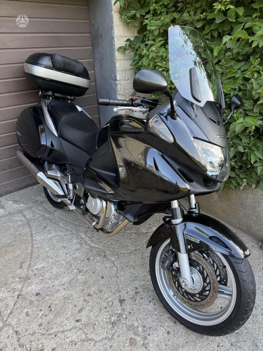 Хонда NT 2006 в Пренай, объемом двигателя 0.70 л и пробегом 14 тыс. км за 3850 €, фото 1 на AUTOMOTO.COM.LV