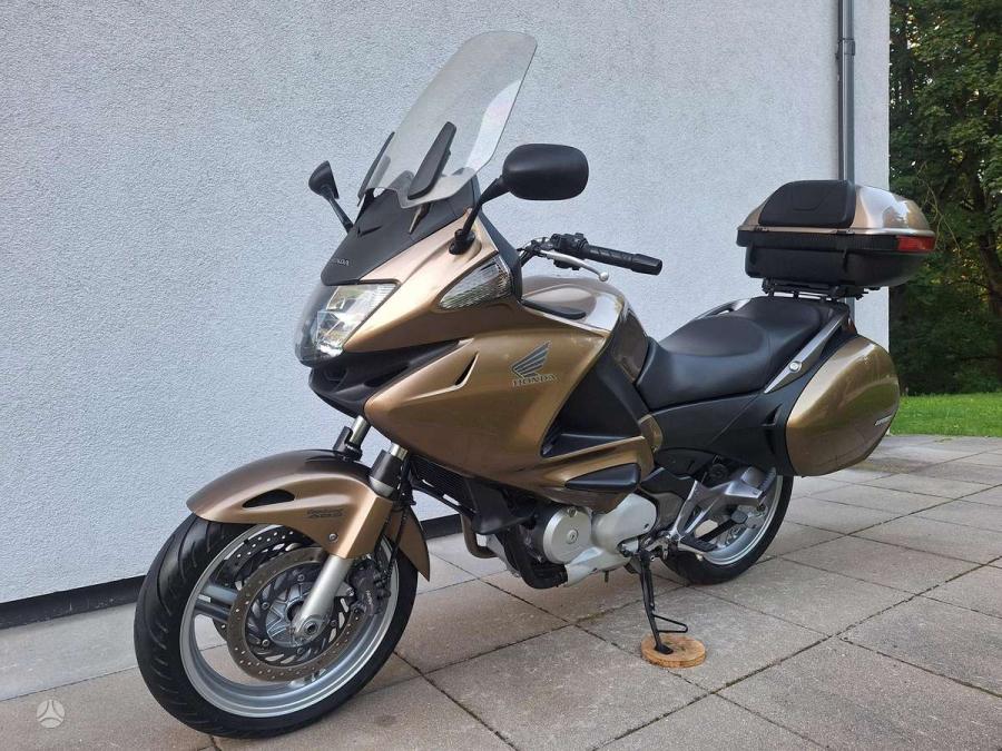 Honda NT 2006 in Prienai, with an engine capacity of 0.70 L and mileage of 17 thousand km for 3350 €, photo 1 on AUTOMOTO.COM.LV