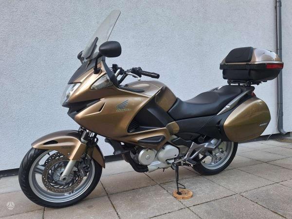 Хонда NT 2006 в Пренай, объемом двигателя 0.70 л и пробегом 17 тыс. км за 3350 €, фото 3 на AUTOMOTO.COM.LV