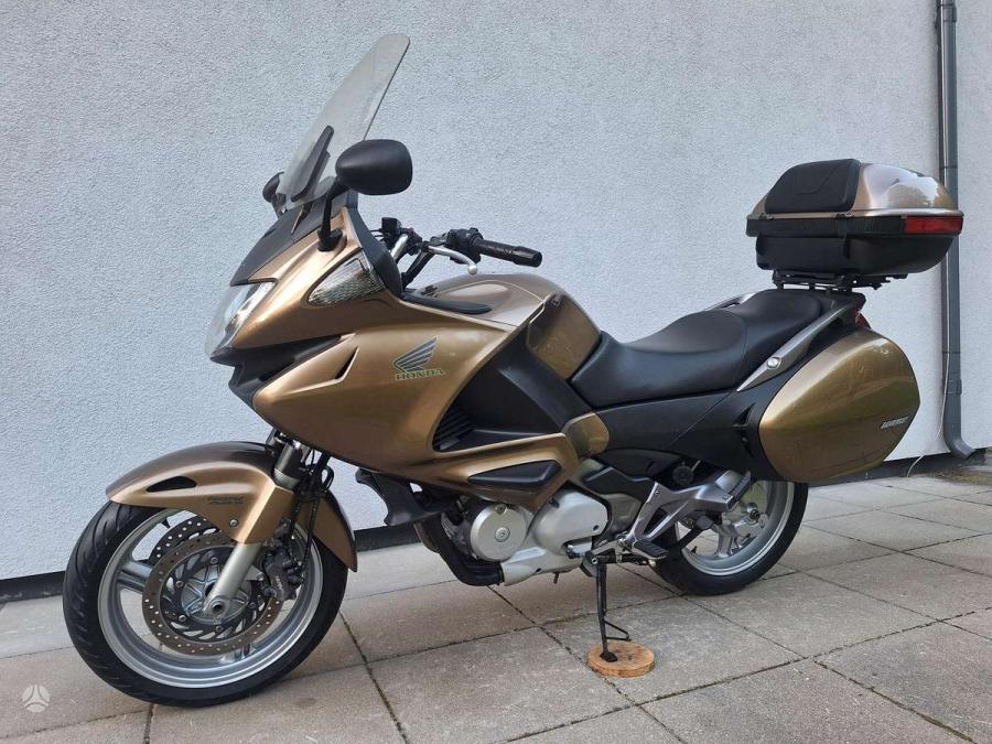 Honda NT 2006 in Prienai, with an engine capacity of 0.70 L and mileage of 17 thousand km for 3350 €, photo 4 on AUTOMOTO.COM.LV