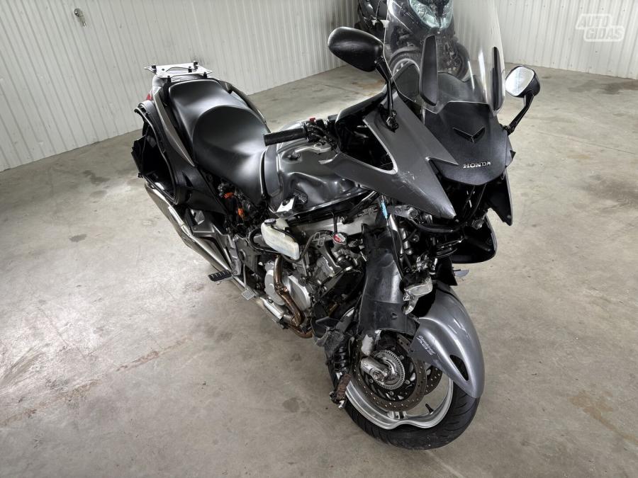 Honda NT 2006 Kelmė, ar dzinēja tilpumu 0.70 L un nobraukumu 42 tūkst. km par 615 €, foto 1 vietnē AUTOMOTO.COM.LV