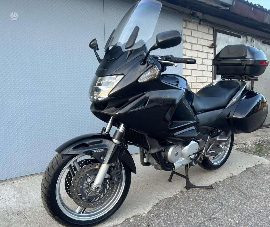 Honda NT 2007 in Birstonas, with an engine capacity of 0.70 L and mileage of 34 thousand km for 3550 €, photo 3 on AUTOMOTO.COM.LV