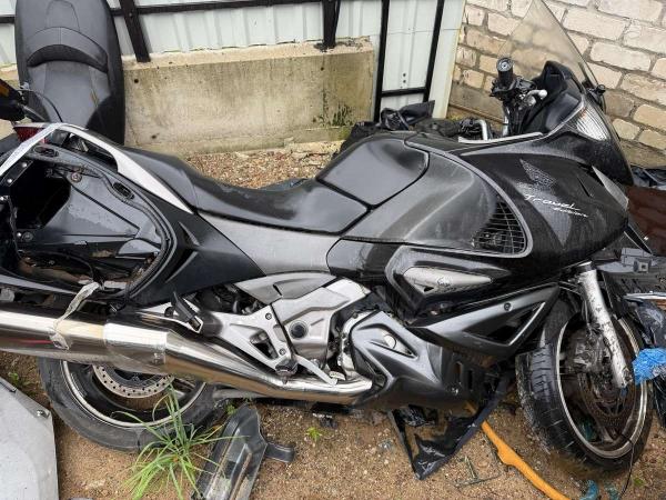 Honda NT 2009 in Taurage, with an engine capacity of 0.70 L and mileage of 50 thousand km for 950 €, photo 3 on AUTOMOTO.COM.LV