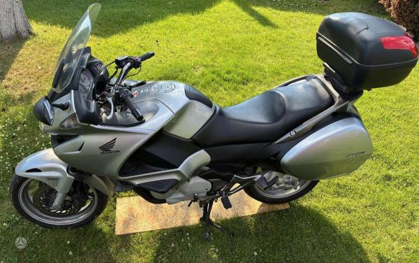 Honda NT 2010 in Vilnius, with an engine capacity of 0.68 L and mileage of 23 thousand km for 3800 €, photo 2 on AUTOMOTO.COM.LV