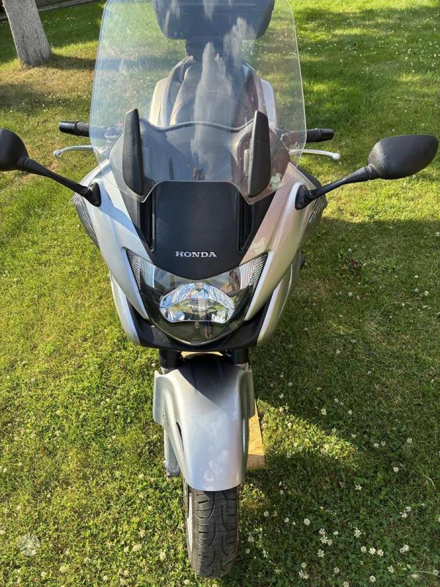 Honda NT 2010 in Vilnius, with an engine capacity of 0.68 L and mileage of 23 thousand km for 3800 €, photo 4 on AUTOMOTO.COM.LV