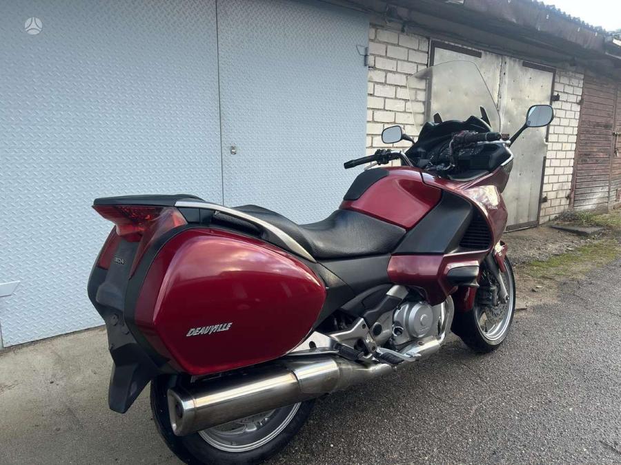 Red Honda NT 2009 in Birstonas, with an engine capacity of 0.70 L and mileage of 46 thousand km for 3150 €, photo 6 on AUTOMOTO.COM.LV