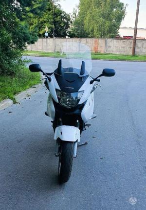 White Honda NT 2007 in Vilnius, with an engine capacity of 0.68 L and mileage of 64 thousand km for 2300 €, photo 3 on AUTOMOTO.COM.LV