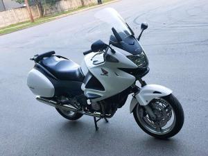 White Honda NT 2007 in Vilnius, with an engine capacity of 0.68 L and mileage of 64 thousand km for 2300 €, photo 4 on AUTOMOTO.COM.LV