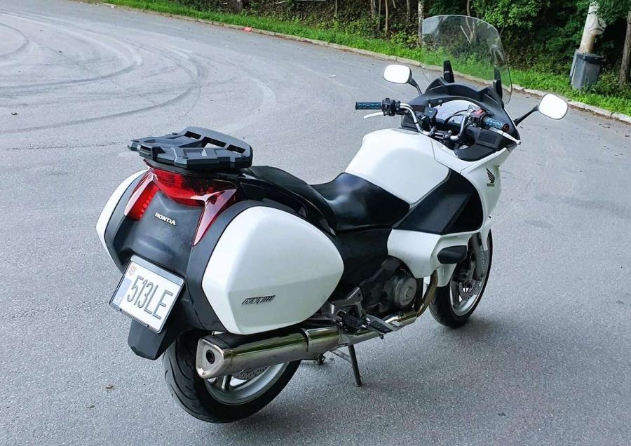 White Honda NT 2007 in Vilnius, with an engine capacity of 0.68 L and mileage of 64 thousand km for 2300 €, photo 5 on AUTOMOTO.COM.LV