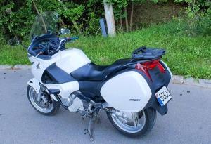 White Honda NT 2007 in Vilnius, with an engine capacity of 0.68 L and mileage of 64 thousand km for 2300 €, photo 6 on AUTOMOTO.COM.LV