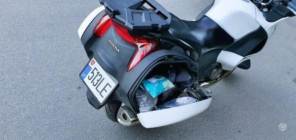 White Honda NT 2007 in Vilnius, with an engine capacity of 0.68 L and mileage of 64 thousand km for 2300 €, photo 7 on AUTOMOTO.COM.LV
