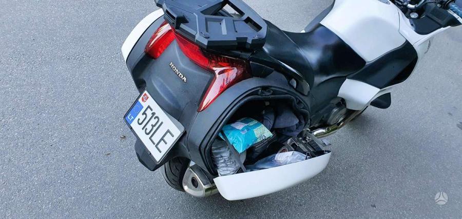 White Honda NT 2007 in Vilnius, with an engine capacity of 0.68 L and mileage of 64 thousand km for 2300 €, photo 8 on AUTOMOTO.COM.LV