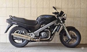 Melns Honda NTV 1994 Viļņa, ar dzinēja tilpumu 0.65 L un nobraukumu 91 tūkst. km par 730 €, foto  vietnē AUTOMOTO.COM.LV