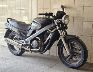 Melns Honda NTV 1994 Viļņa, ar dzinēja tilpumu 0.65 L un nobraukumu 91 tūkst. km par 730 €, foto 4 vietnē AUTOMOTO.COM.LV