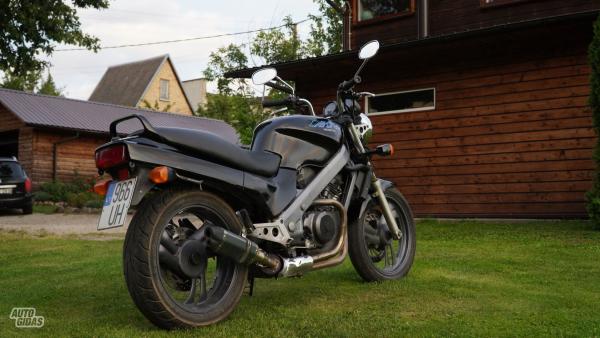 Melns Honda NTV 1994 Radviliškis, ar dzinēja tilpumu 0.65 L un nobraukumu 872 tūkst. km par 950 €, foto 4 vietnē AUTOMOTO.COM.LV