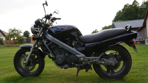 Melns Honda NTV 1994 Radviliškis, ar dzinēja tilpumu 0.65 L un nobraukumu 872 tūkst. km par 950 €, foto 8 vietnē AUTOMOTO.COM.LV