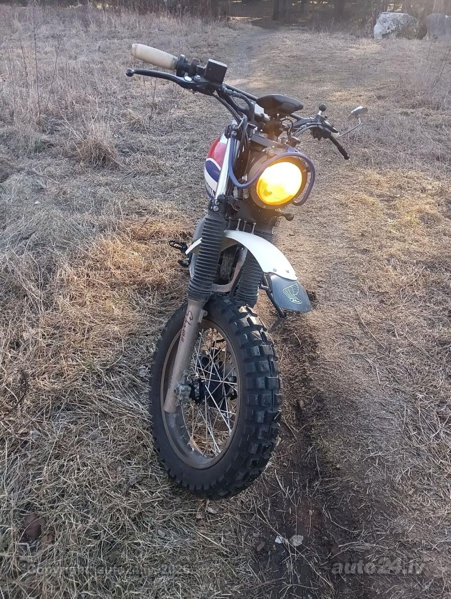 Zils Honda NX 650 1990 Tallina, ar dzinēja tilpumu 0.65 L un nobraukumu 12 tūkst. km par 5900 €, foto 13 vietnē AUTOMOTO.COM.LV