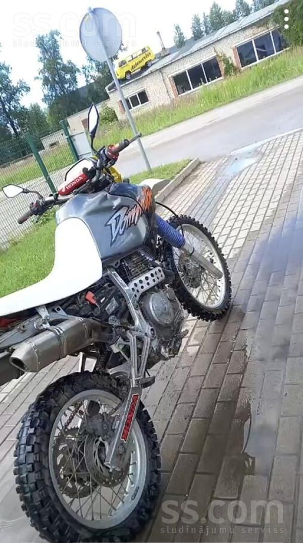 Хонда NX 650 1998 в Лудза, объемом двигателя 0.65 л и пробегом 0 тыс. км за 950 €, фото 1 на AUTOMOTO.COM.LV