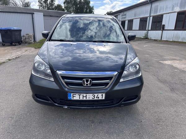 Pelēks Honda Odyssey 2005 Viļņa, ar dzinēja tilpumu 3.47 L un nobraukumu 300 tūkst. km par 4200 €, foto 2 vietnē AUTOMOTO.COM.LV