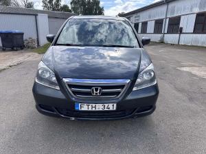 Pelēks Honda Odyssey 2005 Viļņa, ar dzinēja tilpumu 3.47 L un nobraukumu 300 tūkst. km par 4200 €, foto 3 vietnē AUTOMOTO.COM.LV
