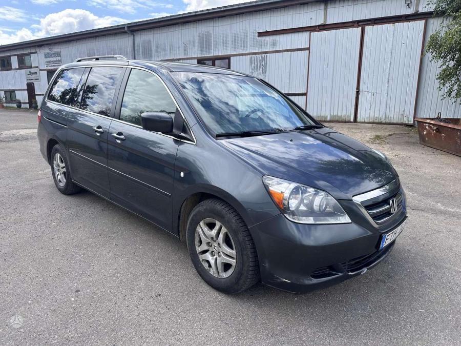 Pelēks Honda Odyssey 2005 Viļņa, ar dzinēja tilpumu 3.47 L un nobraukumu 300 tūkst. km par 4200 €, foto 4 vietnē AUTOMOTO.COM.LV
