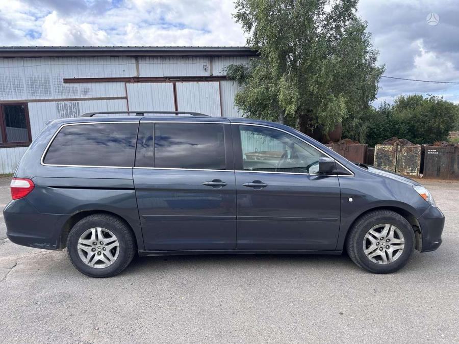 Pelēks Honda Odyssey 2005 Viļņa, ar dzinēja tilpumu 3.47 L un nobraukumu 300 tūkst. km par 4200 €, foto 5 vietnē AUTOMOTO.COM.LV