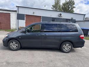 Pelēks Honda Odyssey 2005 Viļņa, ar dzinēja tilpumu 3.47 L un nobraukumu 300 tūkst. km par 4200 €, foto 8 vietnē AUTOMOTO.COM.LV