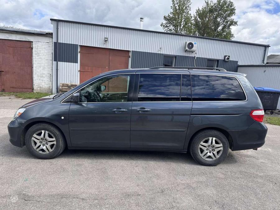 Pelēks Honda Odyssey 2005 Viļņa, ar dzinēja tilpumu 3.47 L un nobraukumu 300 tūkst. km par 4200 €, foto 8 vietnē AUTOMOTO.COM.LV