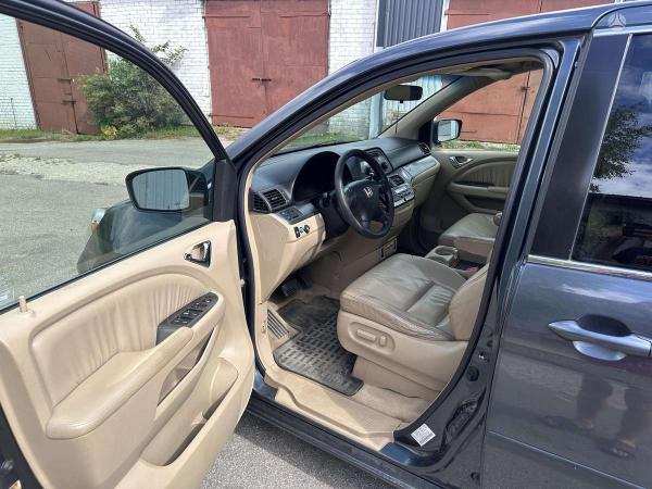 Pelēks Honda Odyssey 2005 Viļņa, ar dzinēja tilpumu 3.47 L un nobraukumu 300 tūkst. km par 4200 €, foto 8 vietnē AUTOMOTO.COM.LV