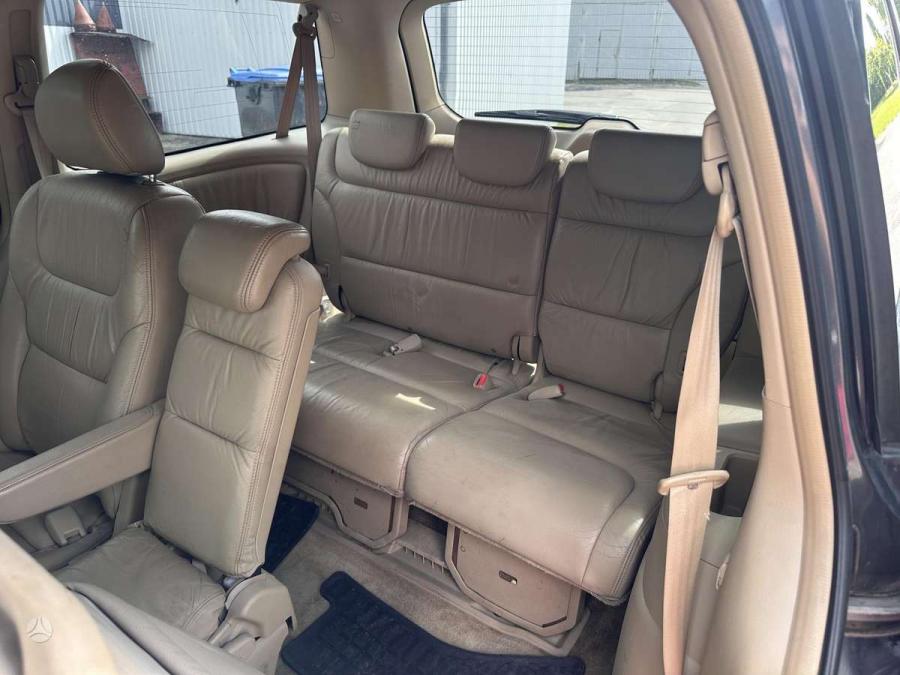Pelēks Honda Odyssey 2005 Viļņa, ar dzinēja tilpumu 3.47 L un nobraukumu 300 tūkst. km par 4200 €, foto 12 vietnē AUTOMOTO.COM.LV