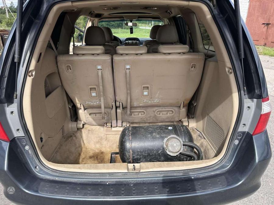 Pelēks Honda Odyssey 2005 Viļņa, ar dzinēja tilpumu 3.47 L un nobraukumu 300 tūkst. km par 4200 €, foto 13 vietnē AUTOMOTO.COM.LV