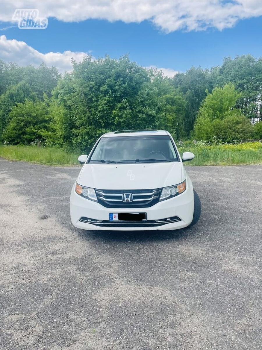 Balts Honda Odyssey 2014 Alīta, ar dzinēja tilpumu 3.50 L un nobraukumu 246 tūkst. km par 11000 €, foto 1 vietnē AUTOMOTO.COM.LV