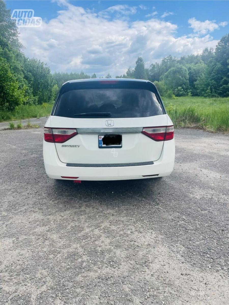 Balts Honda Odyssey 2014 Alīta, ar dzinēja tilpumu 3.50 L un nobraukumu 246 tūkst. km par 11000 €, foto 5 vietnē AUTOMOTO.COM.LV