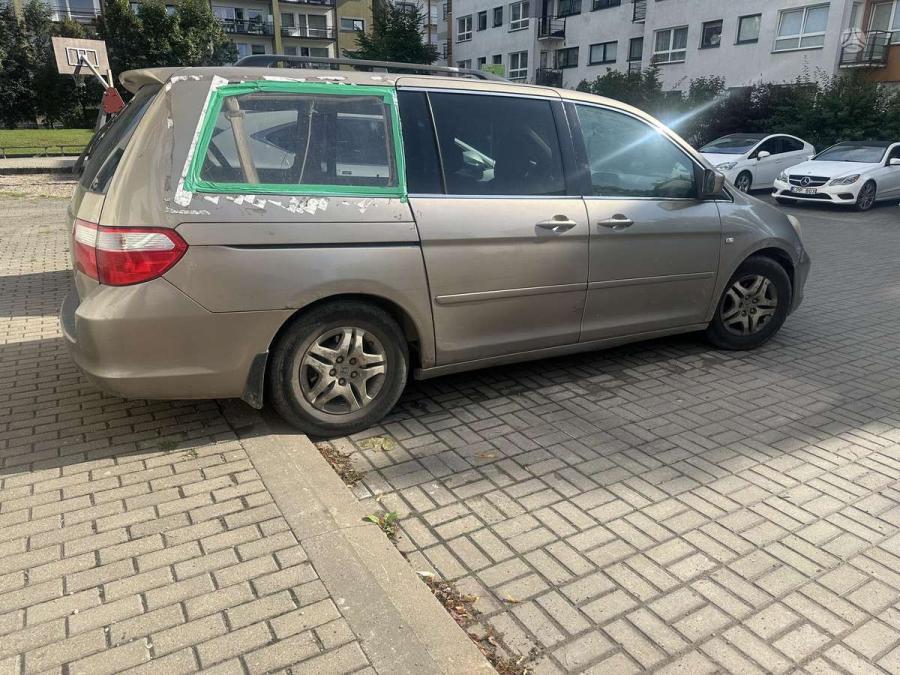 Dzeltens Honda Odyssey 2007 Viļņa, ar dzinēja tilpumu 3.50 L un nobraukumu 300 tūkst. km par 1200 €, foto 4 vietnē AUTOMOTO.COM.LV