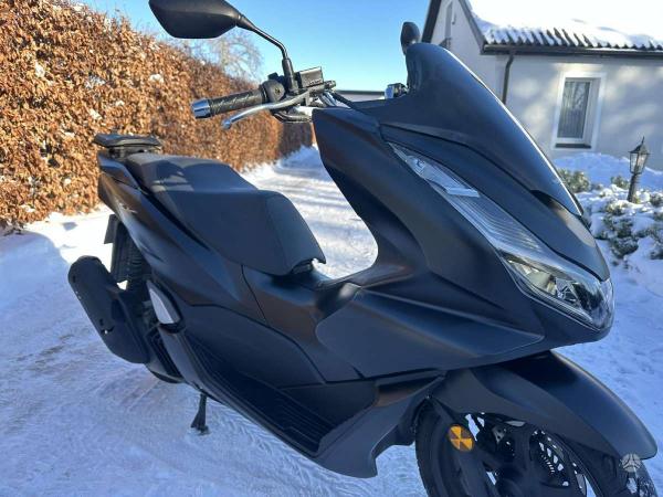 Melns Honda PCX 2022 Šauļi, ar dzinēja tilpumu 0.13 L un nobraukumu 11 tūkst. km par 2390 €, foto 5 vietnē AUTOMOTO.COM.LV