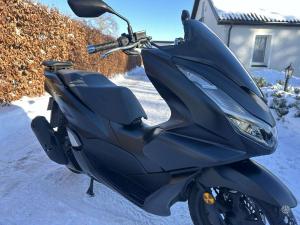 Black Honda PCX 2022 in Siauliai, with an engine capacity of 0.13 L and mileage of 11 thousand km for 2390 €, photo 5 on AUTOMOTO.COM.LV